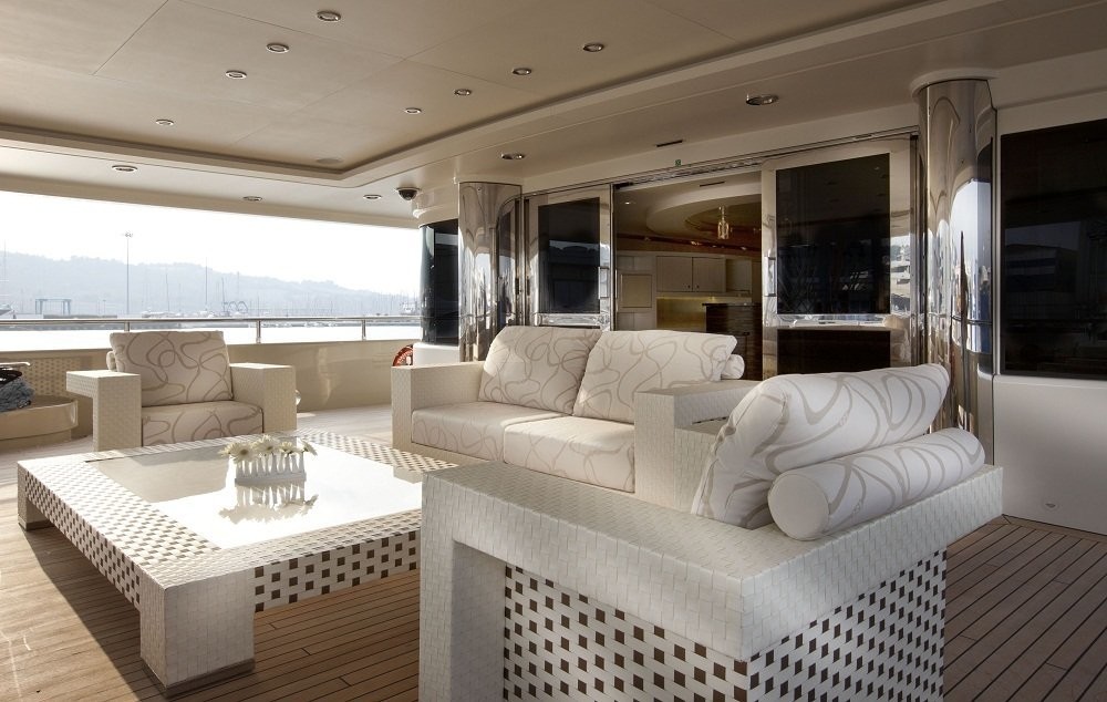 LIGHT HOLIC Yacht Charter Details, CRN | CHARTERWORLD Luxury Superyachts